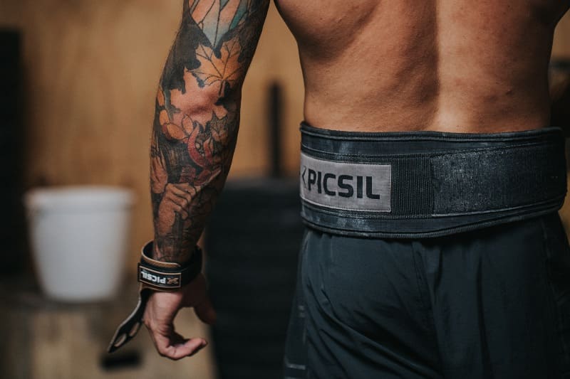 Wall climb: The exercise for a back of steel - Picsil Sport – PICSIL ...